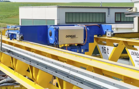 High-profile lifting – also in smart tandem operation | Demag